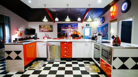 Instant Hotel | Netflix Official Site